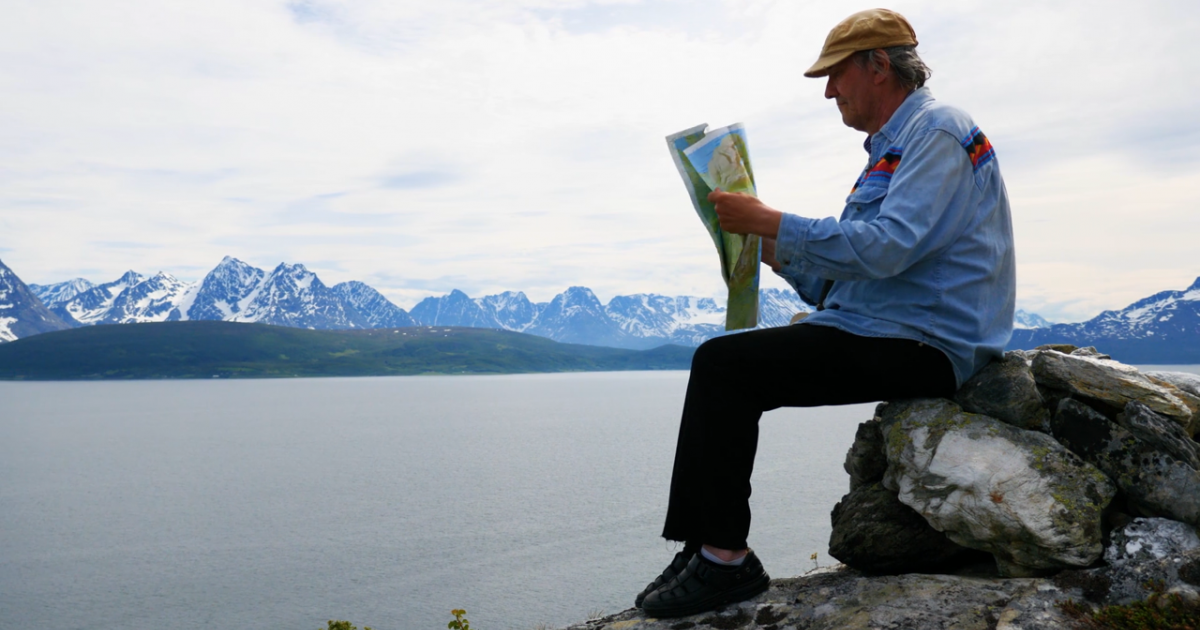 Kartkunstneren Hans Ragnar Mathisen