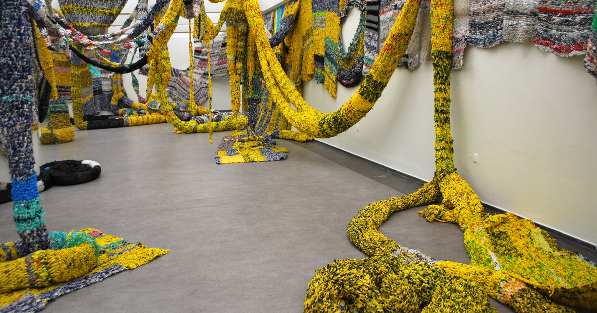 Kunstfeltets ekskluderingsmekanismer